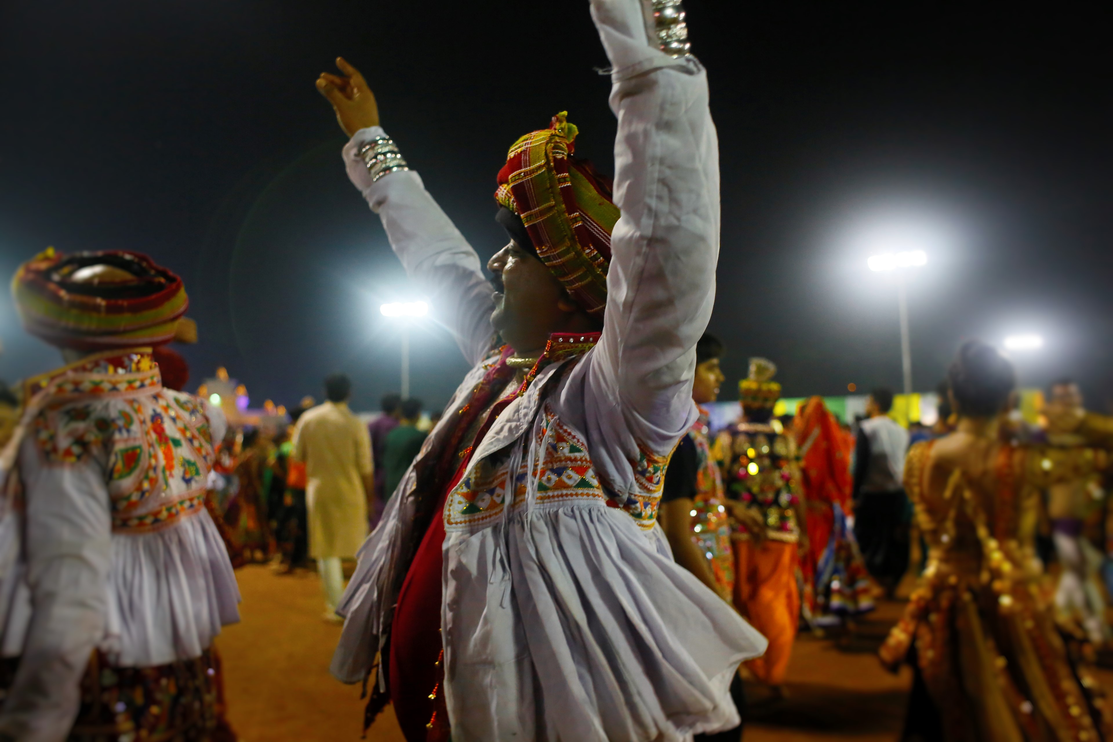 Live Garba- GCF Navli Navratri 2016: Day 8 Garba by Dipti Desai Amit ...